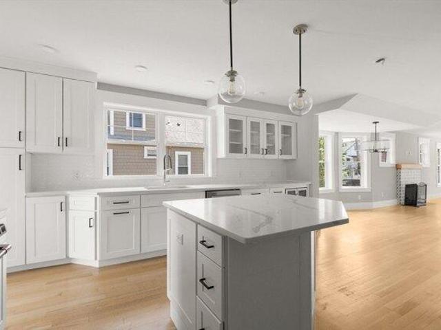 condo with 4 bedroom, Watertown MA ES103442100