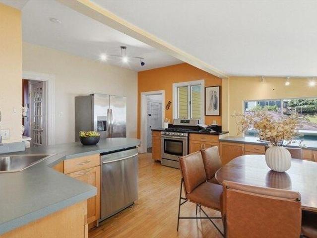 condo with 4 bedroom, Watertown MA ES105116277