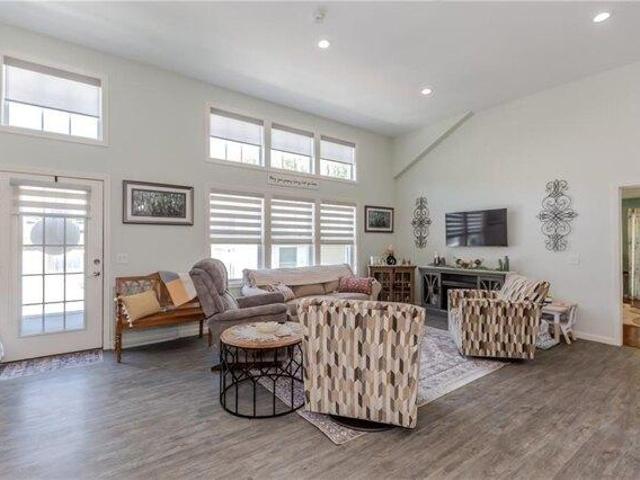 condo with 4 bedroom, West Warwick RI ES105106262