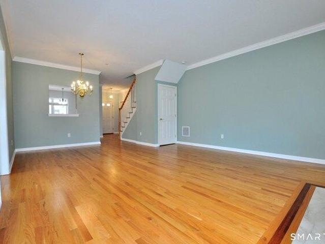 condo with 4 bedroom, Windsor CT ES103436424