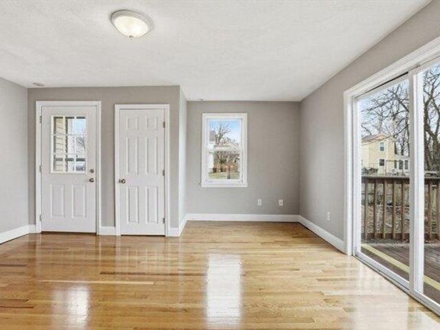 condo with 4 bedroom, Woburn MA ES103439027