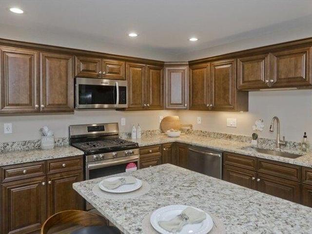 condo with 4 bedroom, Agawam MA DS102762897