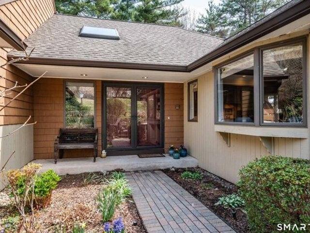condo with 4 bedroom, Bloomfield CT DLS101750240