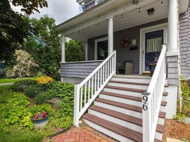 condo with 4 bedroom, Concord NH ES103885682