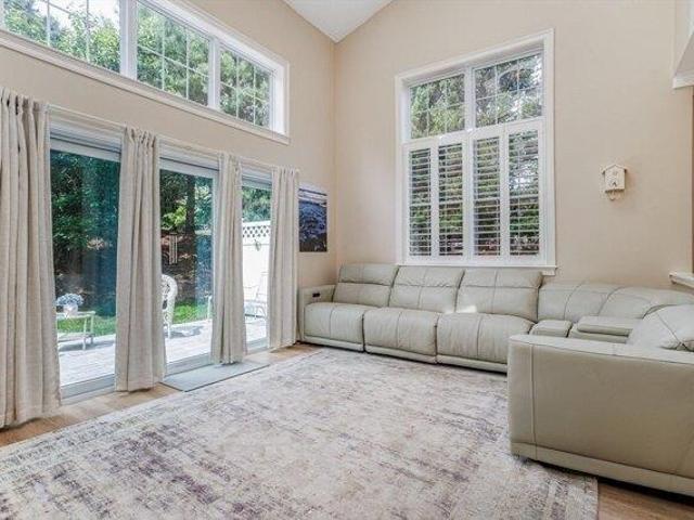condo with 4 bedroom, Clinton MA DS104076476