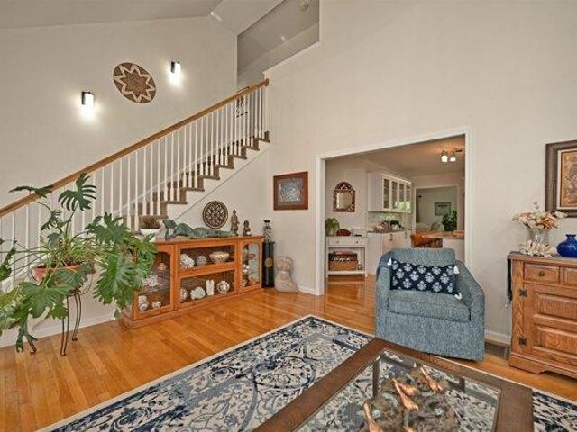 condo with 4 bedroom, Dover NH ES104116487
