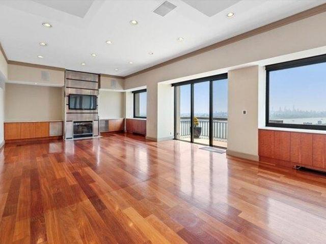 condo with 4 bedroom, Fort Lee NJ ES105192585