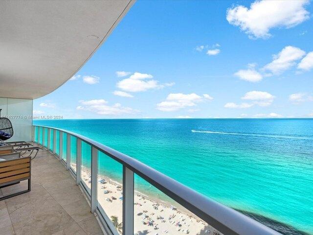 condo with 4 bedroom, Hollywood FL DLS93106480