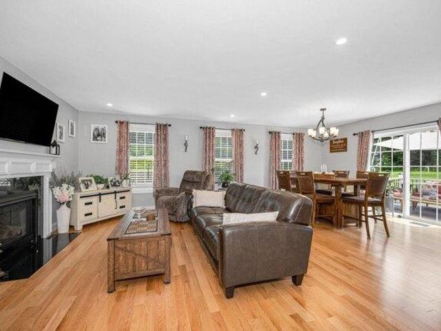 condo with 4 bedroom, Hudson NH ES105192636