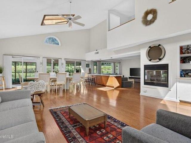condo with 4 bedroom, Lenox MA ES104920016