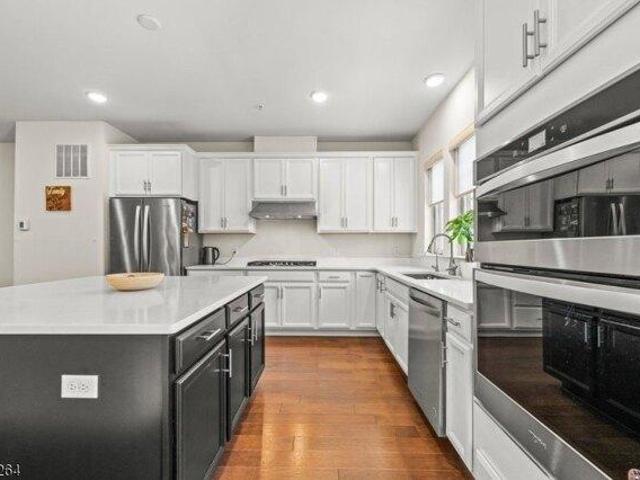 condo with 4 bedroom, Livingston NJ DS102827344