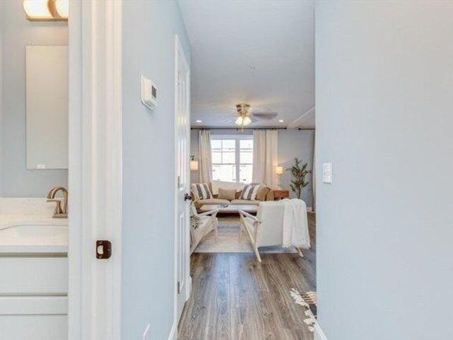 condo with 4 bedroom, Nashua NH ES102828773
