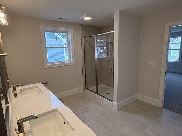 condo with 4 bedroom, Nashua NH ES105142093