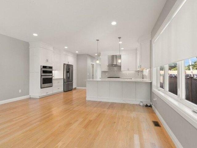condo with 4 bedroom, Newton MA ES105126595