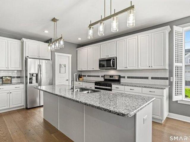 condo with 4 bedroom, Newtown CT DS104374582