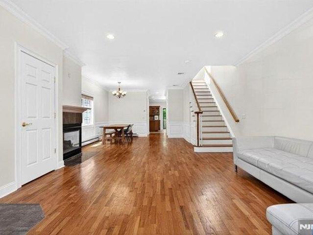 condo with 4 bedroom, Palisades Park NJ ES104443396