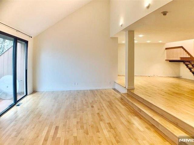 condo with 4 bedroom, Secaucus NJ DLS101783189