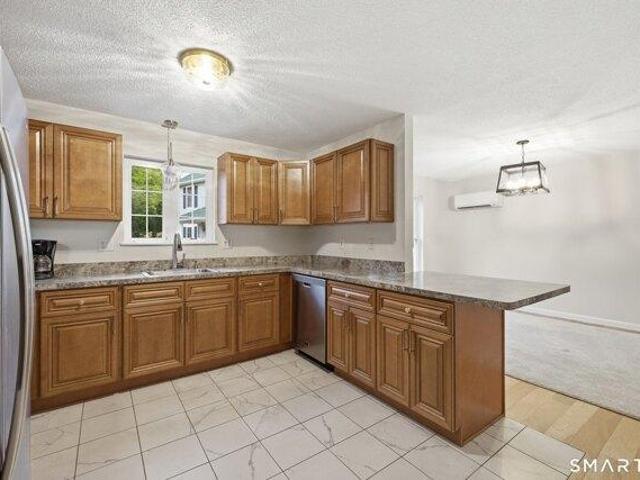 condo with 4 bedroom, South Windsor CT DS102825302