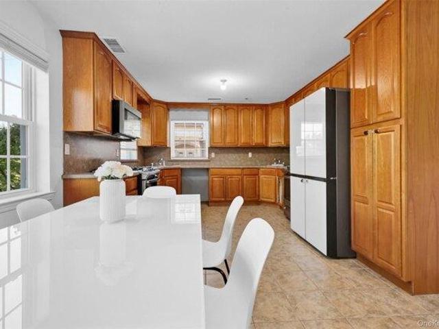 condo with 4 bedroom, Spring Valley NY ES105205851