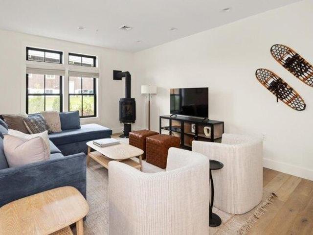 condo with 4 bedroom, Stowe VT ES105156259