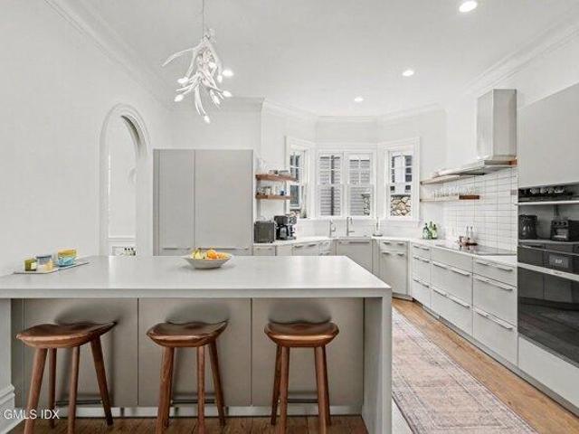 condo with 5 bedroom, Greenwich CT DS104190602