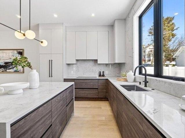 condo with 5 bedroom, Newton MA DS101933964