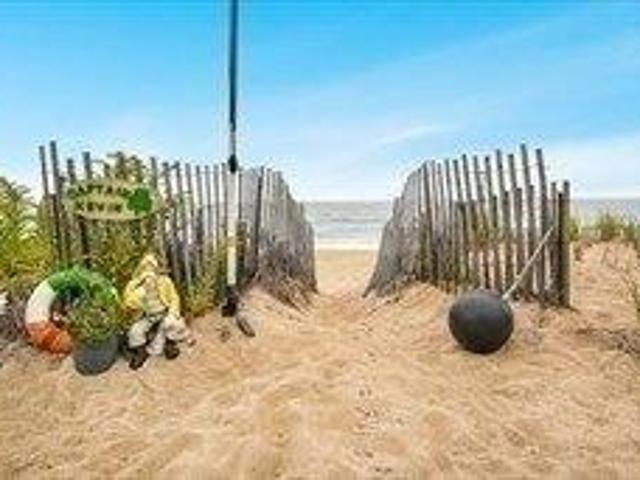 condo with 5 bedroom, Salisbury MA ES105081107