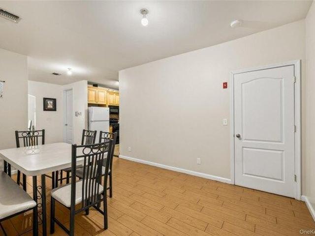condo with 5 bedroom, Spring Valley NY ES105204891