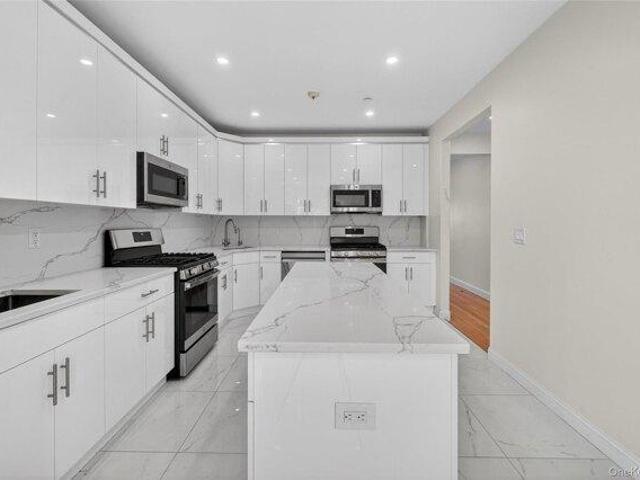 condo with 5 bedroom, Spring Valley NY ES105208029