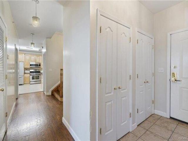 condo with 5 bedroom, Spring Valley NY ES103600444