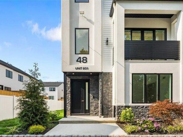condo with 8 bedroom, Spring Valley NY ES105203111