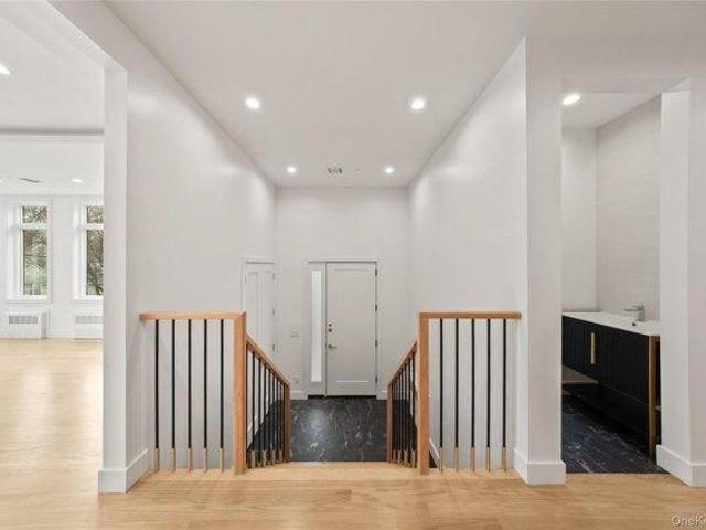 condo with 9 bedroom, Spring Valley NY ES105205460