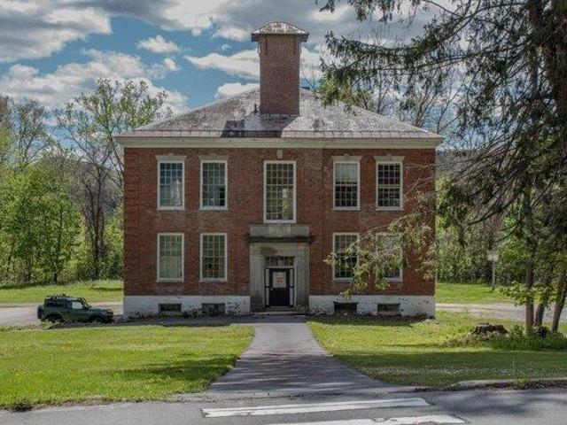 condo with 9 bedroom, Springfield VT ES104810146