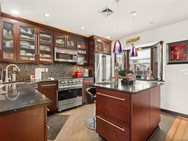 condo Amityville NY ES105072204