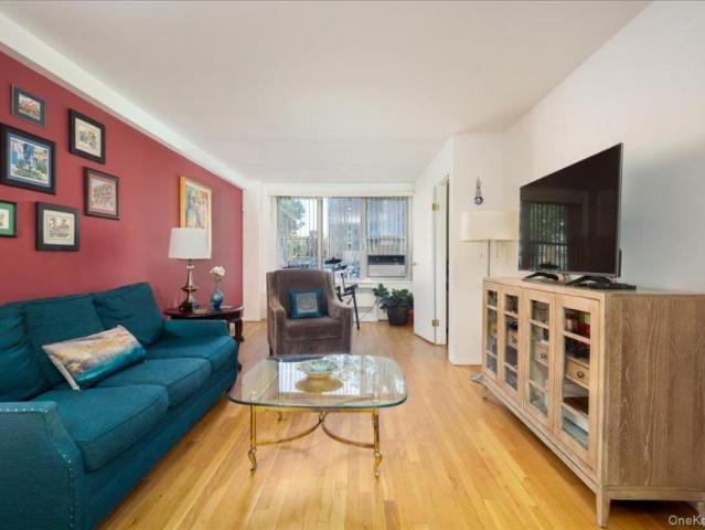 condo Bayside NY ES103879554