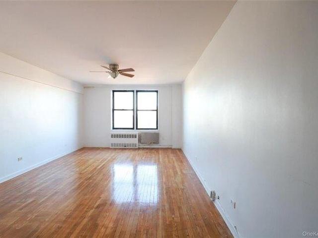 condo Elmhurst NY ES104921696