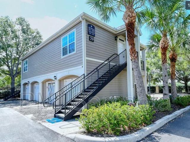 Condo for Rent in Sarasota with GARAGE!