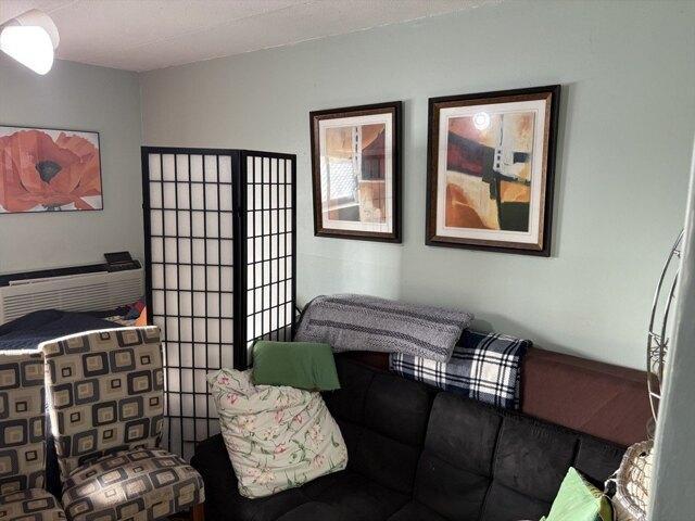 condo Framingham MA ES104760180