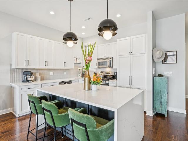 1954 N DAMEN Avenue # 2