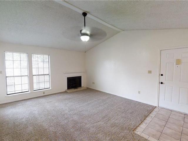 1202 Thorpe Ln # 208