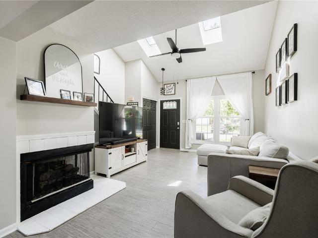 Condo: MLS #R1699