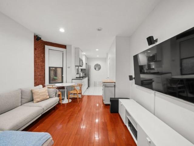 condo NEW YORK NY DS103493424