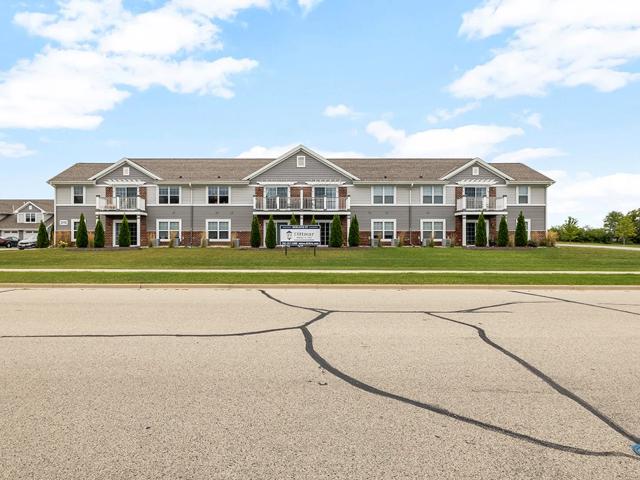 Condo Style Upper 2 Bedroom 1 Bathroom Apartment