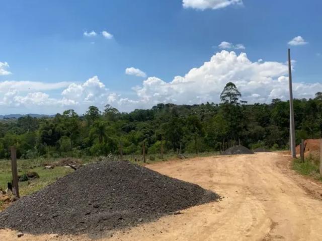 Condomínio fechado a 10 minutos do Centro de Guararema