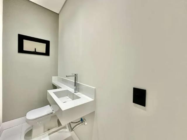 Condomínio Quinta de São Fernando Moderna, clean, 4 suítes!