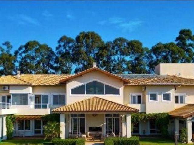 Condomino Fechado / Fazenda da Grama Casa / 1150m² / 6 suites / 10 vagas