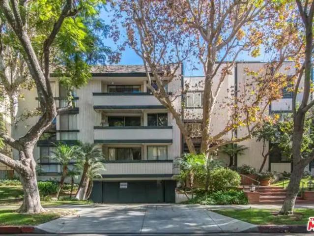 Condominium, Traditional Beverly Hills, CA 406 N Oakhurst D.