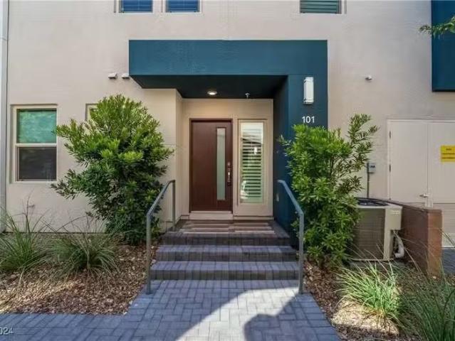 Condominium, Two Story Las Vegas, NV 11287 Glowing Ave #101