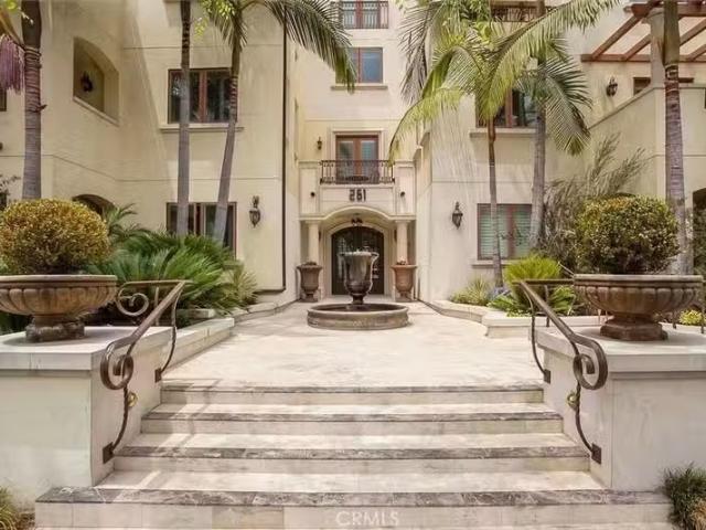 Condominium Beverly Hills, CA 261 S Reeves Dr #201