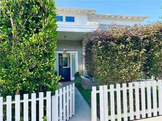 Condominium, Cape Cod Hermosa Beach, CA 512 25th St